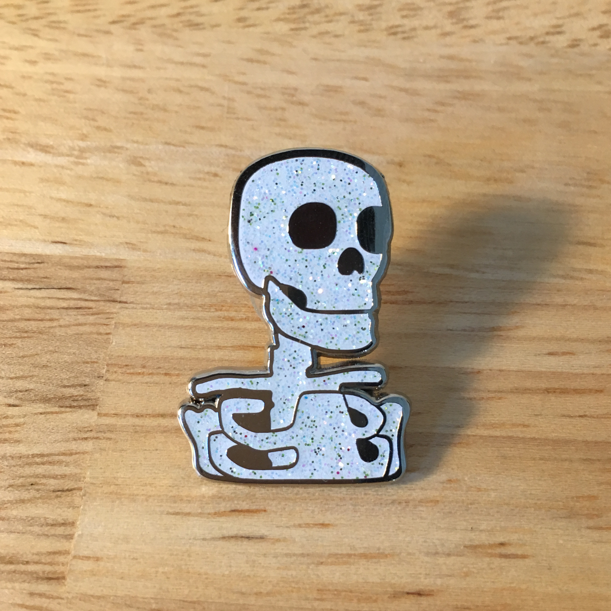 Skeleton Pin (Glitter) – Dusty-Cat Merchandise